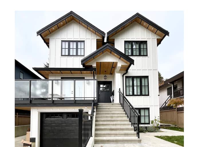 Modern Farmhouse By The Lake - Port Moody