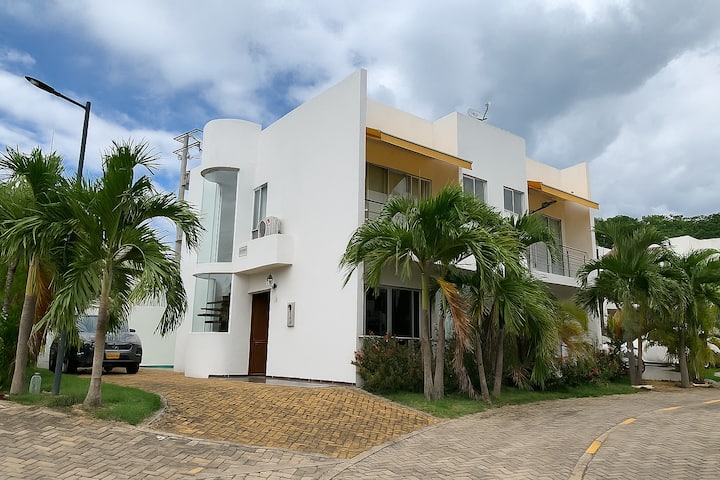 Villa Privada + Piscina + Seguridad + Desconexión - Melgar