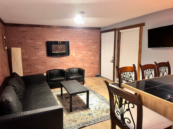 2bd Apt Right By Main Street. Free Parking - Lake Placid, NY