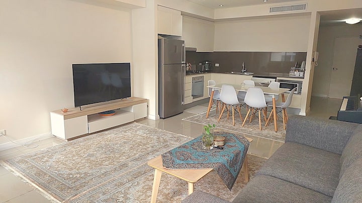 Bright Spacious Lakeside Apartment In Sydney - Cronulla