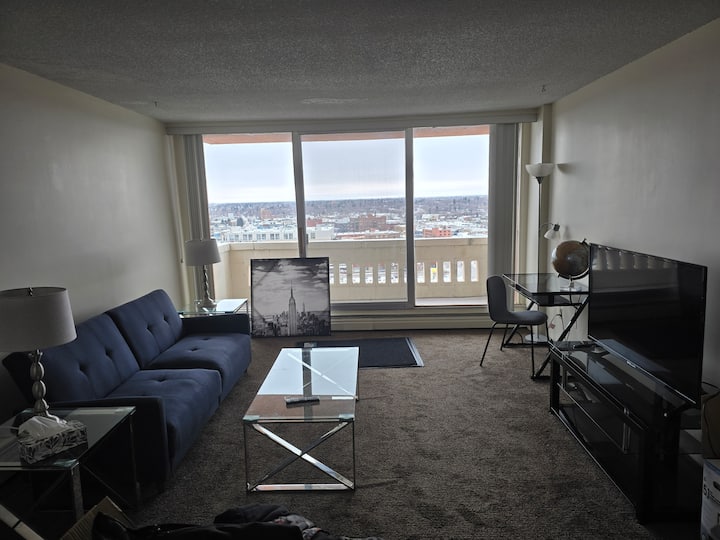 2br Corner Apt With Amazing Views Of Downtown - Saskatoon