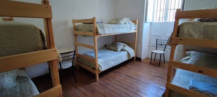Habitación Compartida Para Hombres De 6 Camas - Vicuña