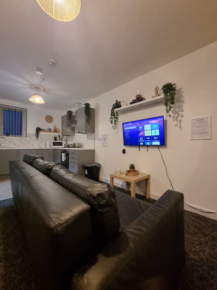 Keyless Entry · Fibre Wifi · 15 Min To City - Cardiff