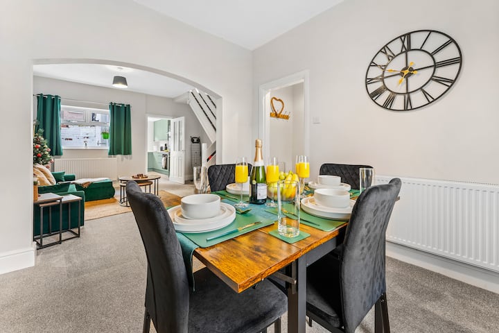 Contractor Friendly | Free Parking | 3 Beds | - Chester, UK