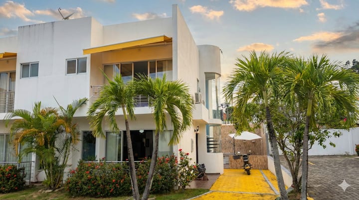 Villa Privada + Jacuzzi + Piscina + Descanso - Melgar