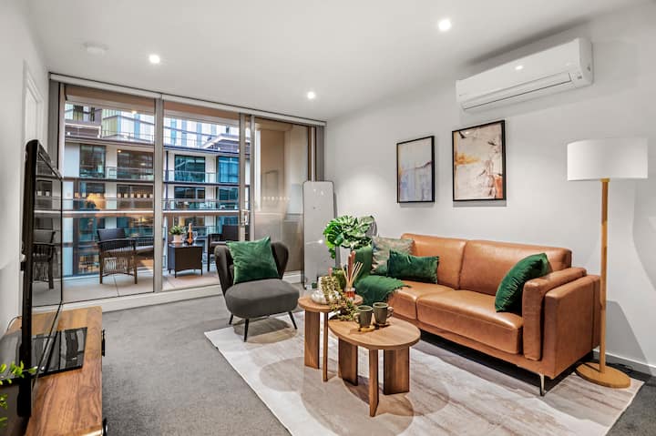 Docklands |2-bed Apt. Pool. Gym. Free Parking. - Australia