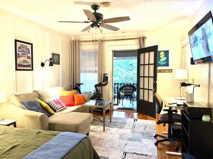 Cozy Vintage Studio Close To Downtown! - Mobile, AL