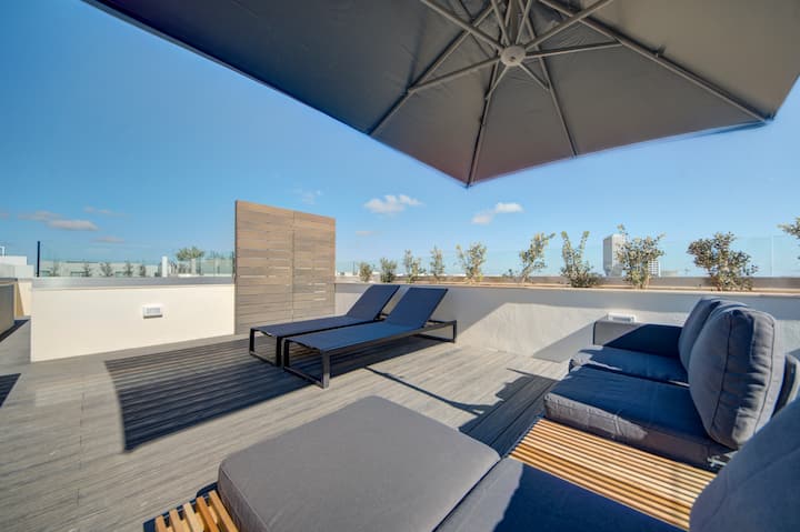 Kuya Duplex Suite / Private Heated Pool / Cityview - Malta