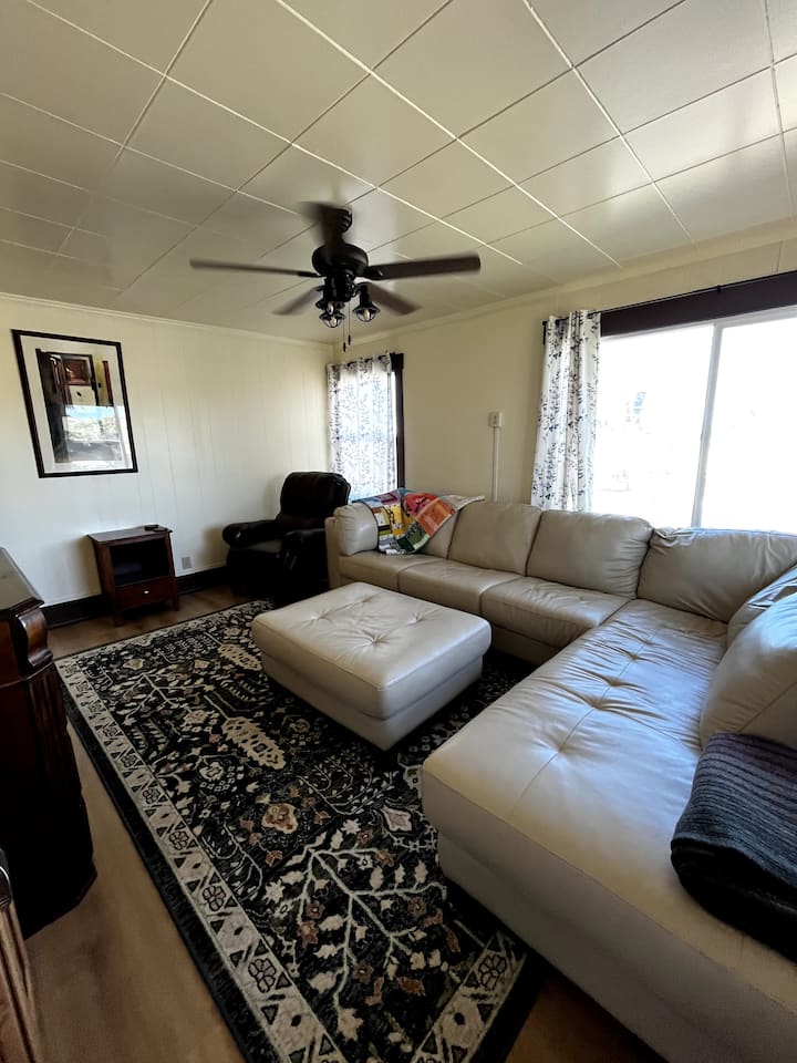 Cozy & Quiet Upstairs 1 Bedroom Apartment Sleeps 4 - Rapid City, SD