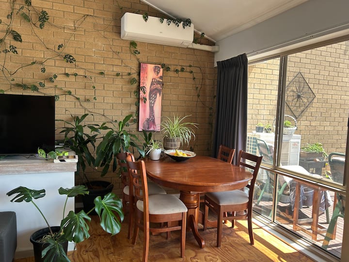 Two Bedroom Unit, Central Location. - Merimbula