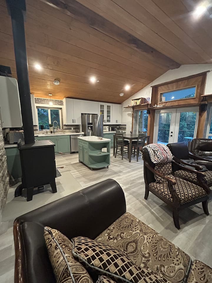 Cozy Creative Cat Friendly Carriage House - Mission
