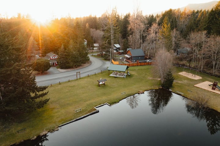 Mt Rainier-creek-sauna-cold Plunge-hot Tub-gym-ev - Ashford, WA