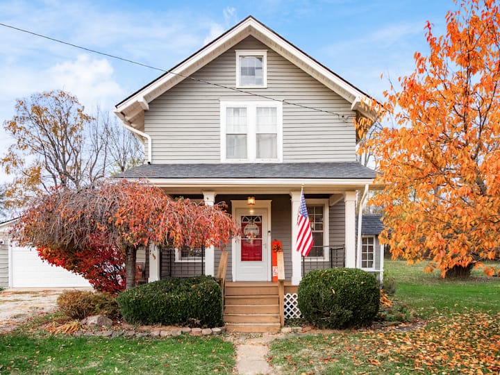 The Garden Avenue Getaway – 2-story Home 2 Bedroom - Newark, OH