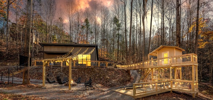 Modern Cabin With Treehouse, Hot Tub And Sauna - Gatlinburg, TN