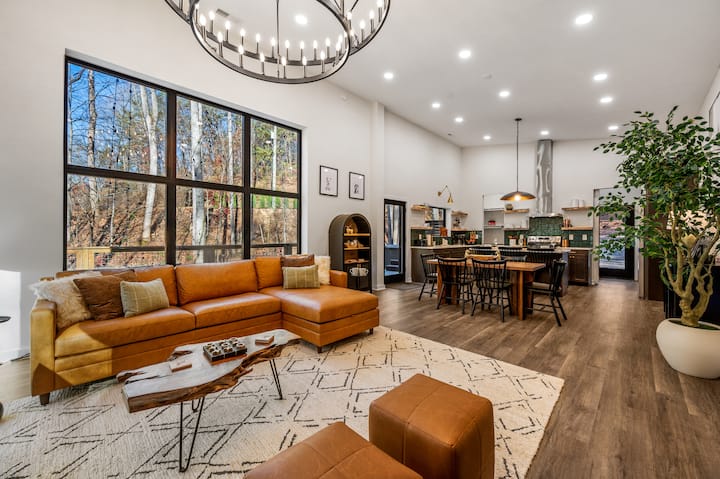Modern Cabin Hot Tub · Sauna · Bowling · Treehouse - Gatlinburg, TN
