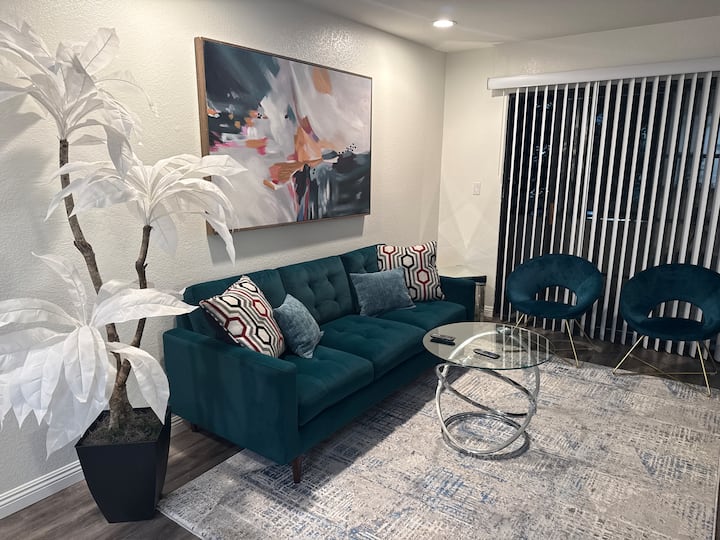 2 Master Bd | Top Hollywood | Free Parking - West Hollywood