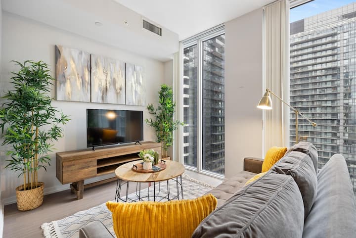 City Views & Prime Location—stay Here! - Toronto