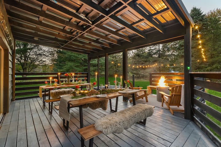 Near Ithaca! Hot Tub! Karaoke! Sleeps 12! Dogs Ok! - Cayuga Lake, NY