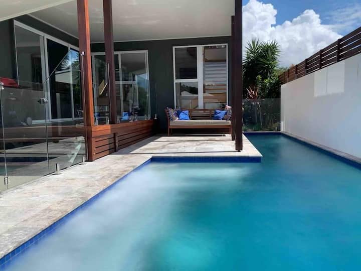 Coastal Living At Coolum Beach ! Pet Friendly. - Sunshine Coast Queensland, Australia