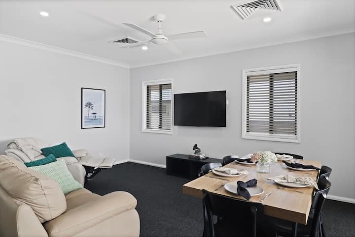 Dora Creek Escape With Pool & Spa - Newcastle