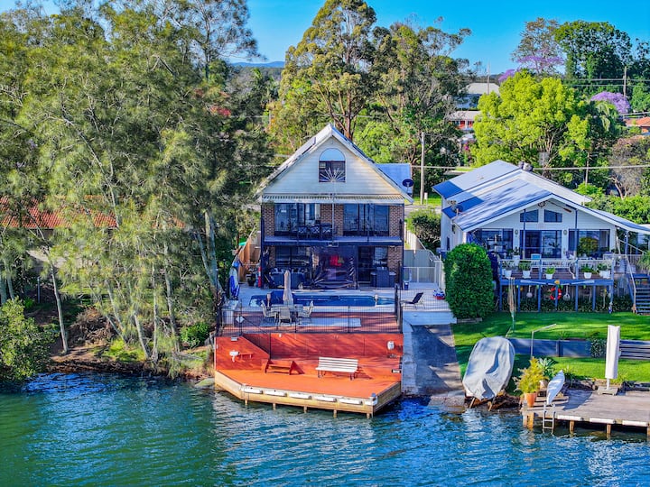 Dora Creek Escape With Pool & Spa - Newcastle