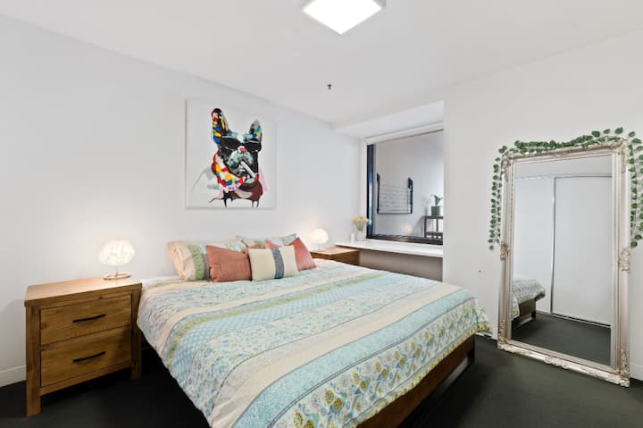 Stylish City Fringe Stay | Cafés, Parks & Charm - Australia