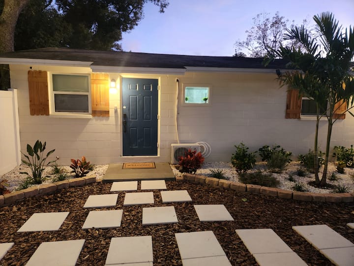 Central Tampa1br Home Near Usf Buschgardens Casino - Tampa, FL