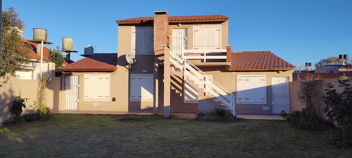 Amplia Casa. Muy Cómoda E Iluminada. - Santa Teresita