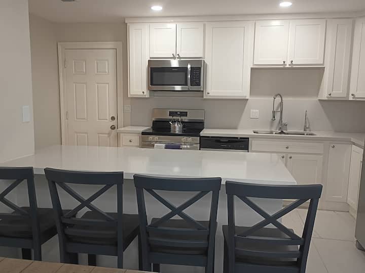 Minutes From Spi W/swimming Pool & Bay Front View - Port Isabel, TX