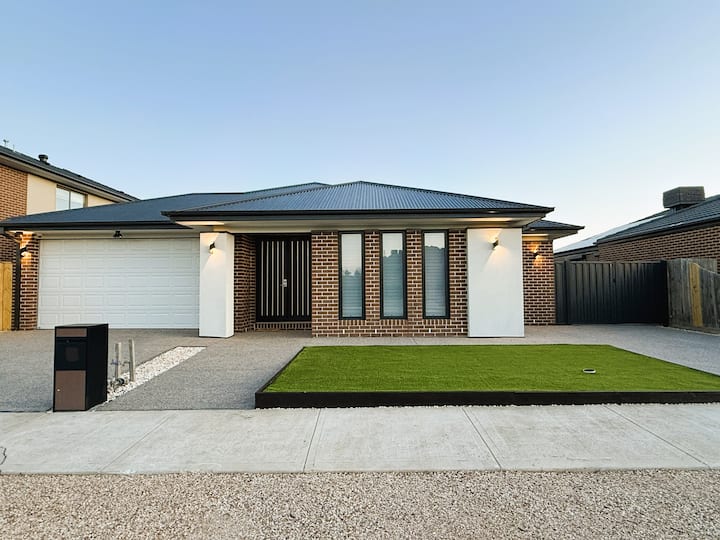 Brand New Retreat| Manor Lakes Vic|up To 10 Guests - Werribee