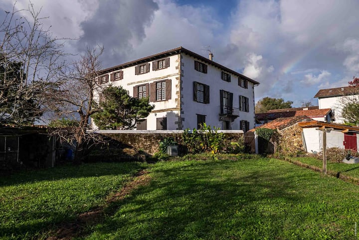 Appartement Dans Une Vieille Maison Historique - Espelette