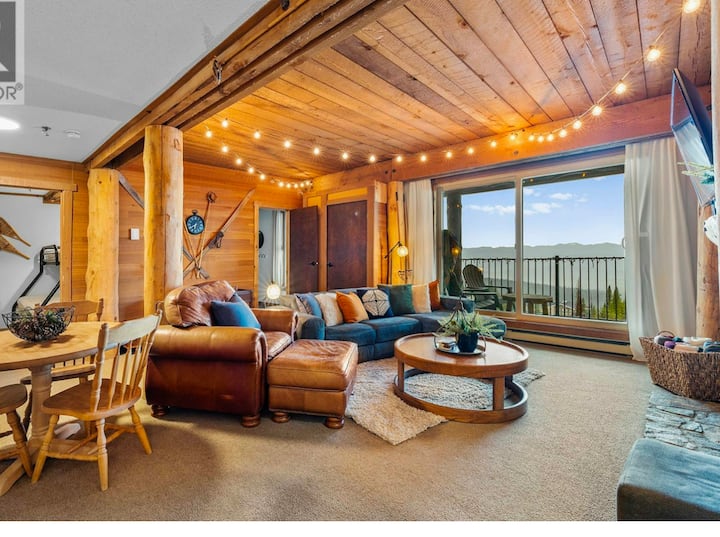 Chalet-style Ski-in/ski-out Retreat• Amazing Views - Big White Ski Resort, BC