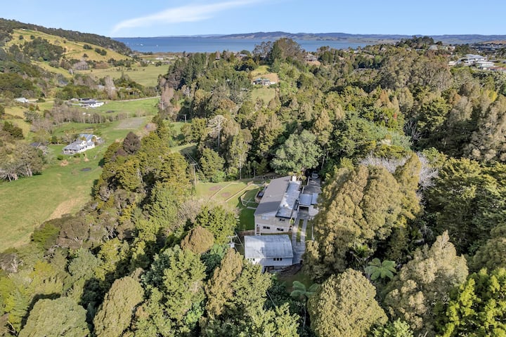 Country Charm Meets Suburban Convenience. - Whangārei