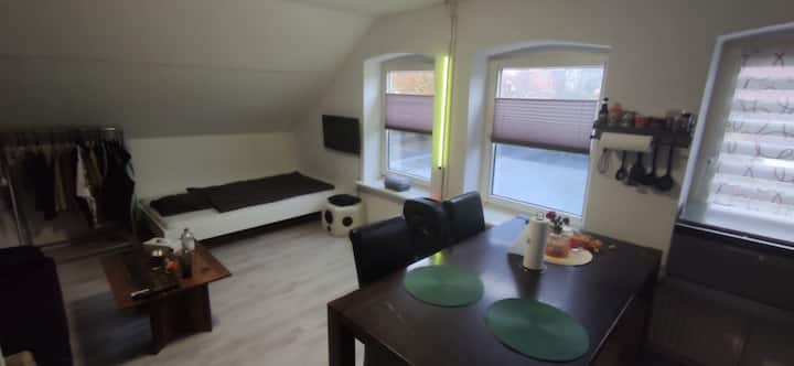 Schlafcouch Für Frauen (Geteiltes Zimmer Bei Mann) - Flensburg