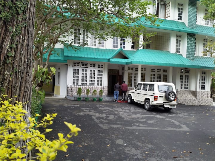 Shillong's Spacious Guest House With Views - Shillong