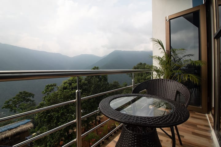 Trekker's Haven: Prime Location For Mountain Views - Cherrapunji