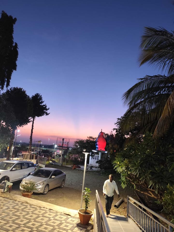 Hotel Son Of Sun Deluxe Ac Room - Tuljapur