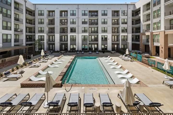 Luxe Retreat Minutes To Downtown • Rooftop Pool - NRG Stadium - Houston