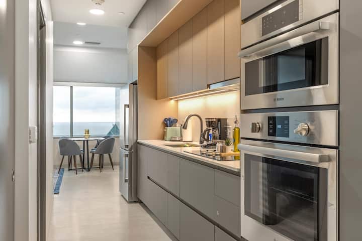 Lux Downtown Apt | W/lndry+gym+pool - Lake Erie, PA