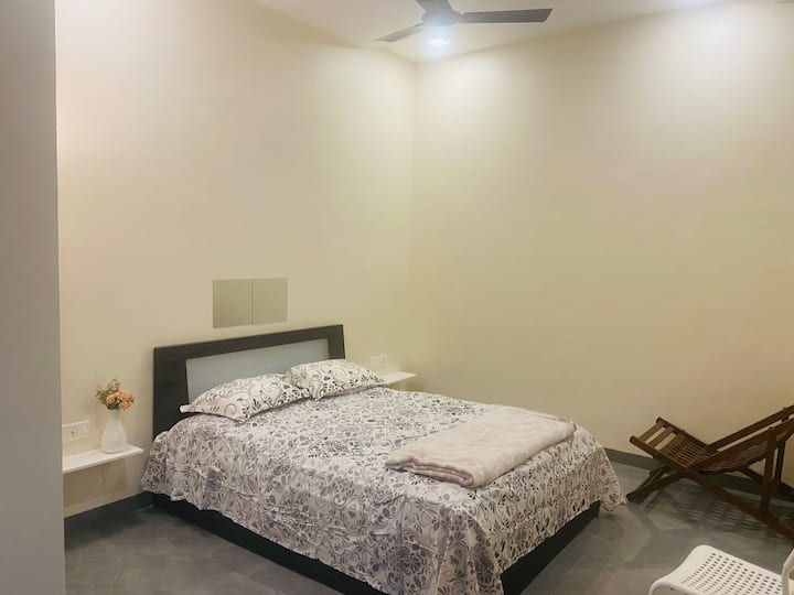 Cozy Room Near Ambuja City Centre - Raipur
