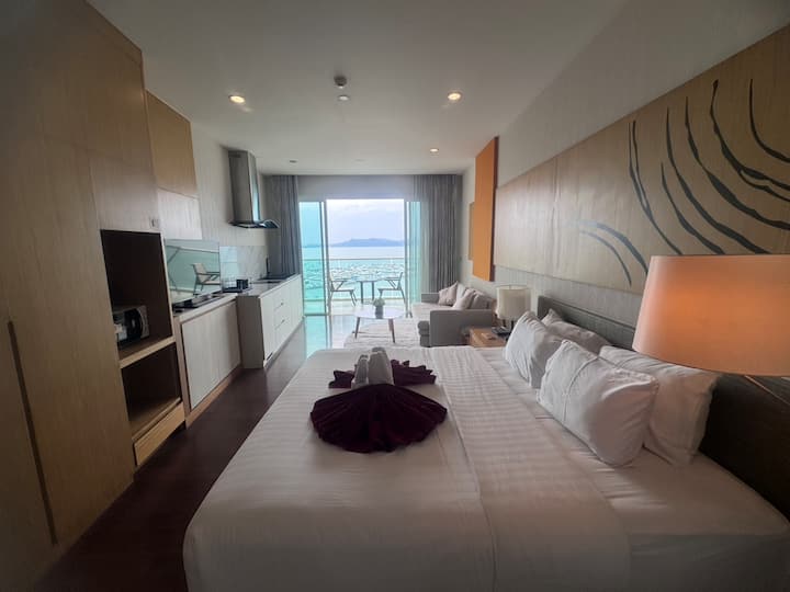 Beachfront Seaview Studio @ Movenpick Residence - Jomtien