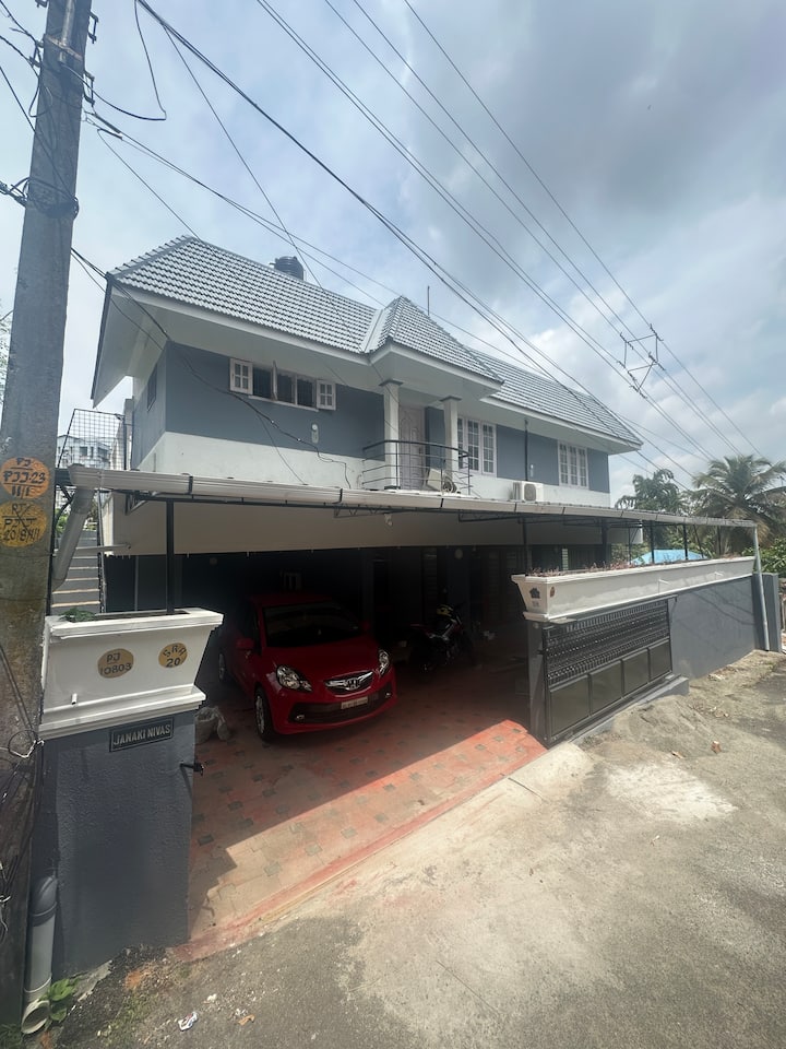Spacious 4bhk Home – Terrace, Wi-fi & Parking - Thiruvananthapuram