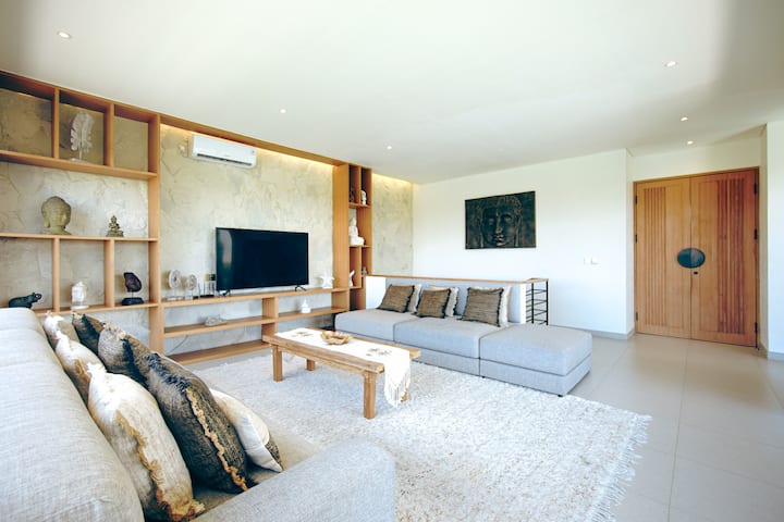 Luxury Villa With Rooftop Infinity Pool In Canggu - Canggu
