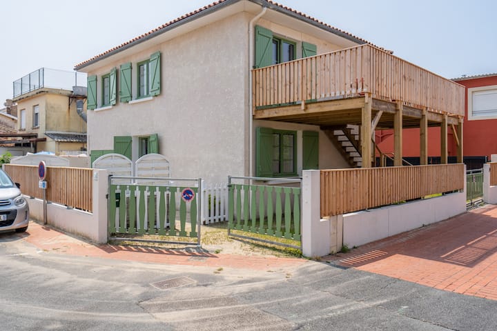 Maison Divisée En Deux Appartements 1 T 3 Et 1 T4 - Soulac-sur-Mer