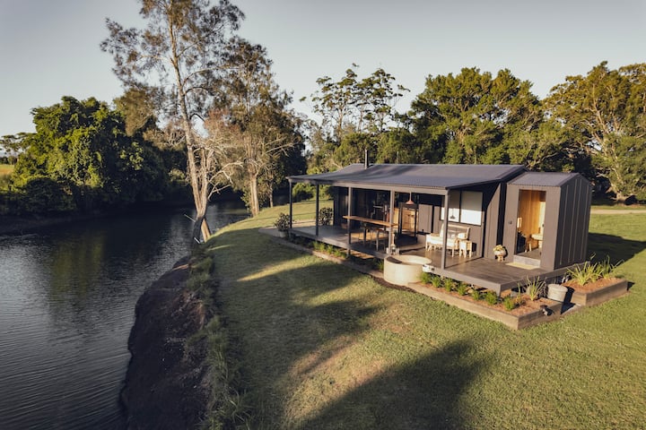 Riverfront Luxury Stay | Wellness Sauna & Bath - Australia