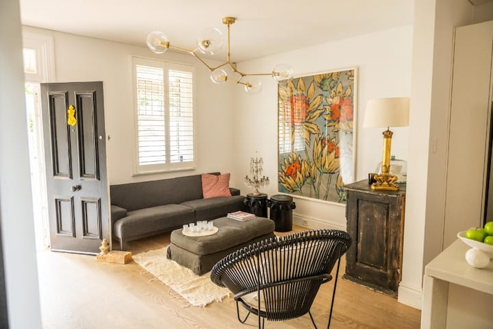 Spacious 4-bedroom Terrace Near North Sydney - North Sydney