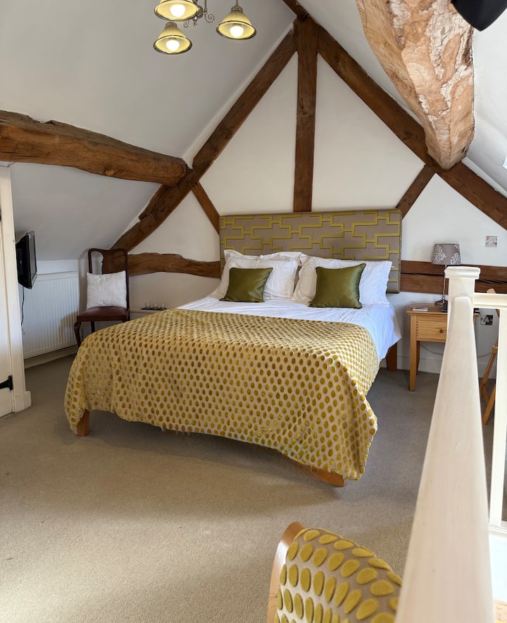 An Ensuite King Room In A 16th Century Cottage. - Bromsgrove