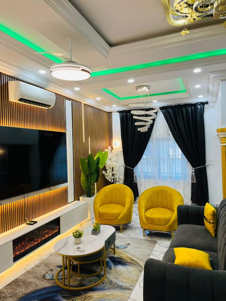 Elegant And Luxurious 4-bedroom Villa - Togo