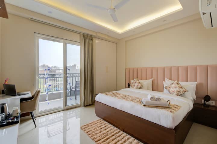 Excellent 1 Bhk Service Apartment Near Mall 51 Ggn - Gurugram
