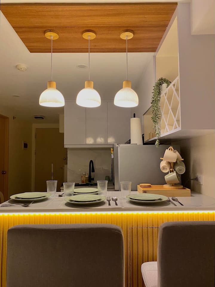 Cozy Cove | 3br Condo W/ Karaoke, Netflix & Games - Quezon City